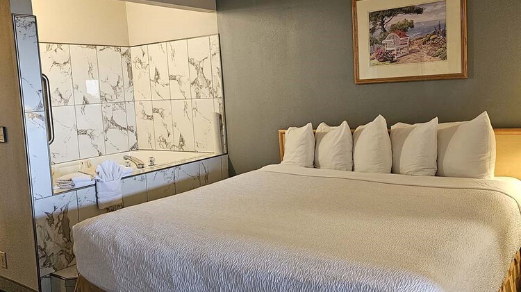 King Jacuzzi Room (Full Ocean View)