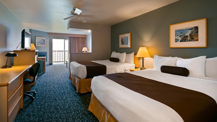 Double Queen Room (Full Ocean View)